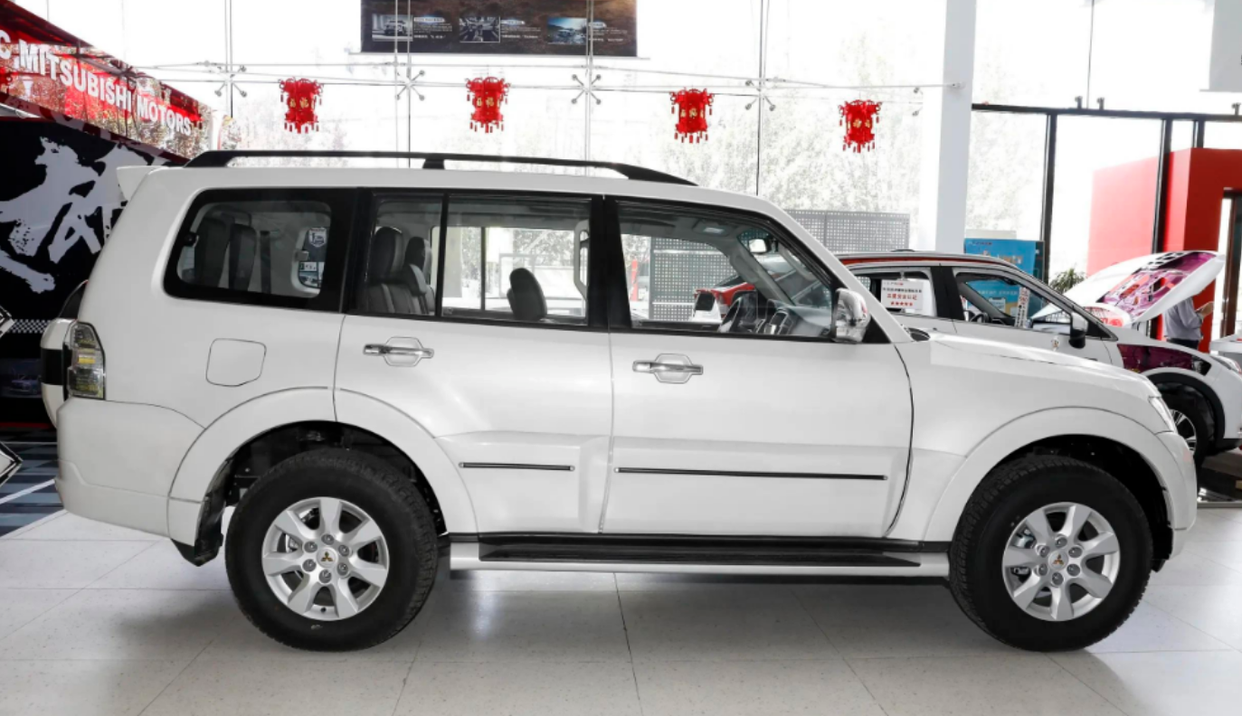 “山猫”还不过时？国六版三菱帕杰罗露面，装修差点意思_车家号_发现车生活_汽车之家