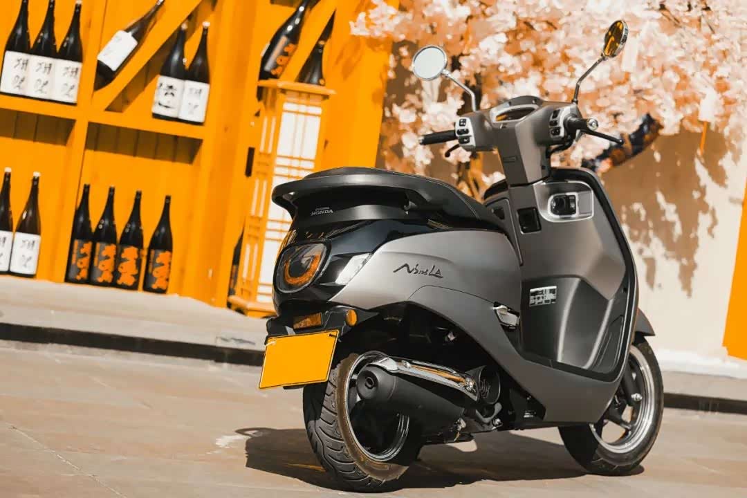 一万出头的高颜值本田复古踏板——新大洲本田NS125LA静态评测_车家号_发现车生活_汽车之家