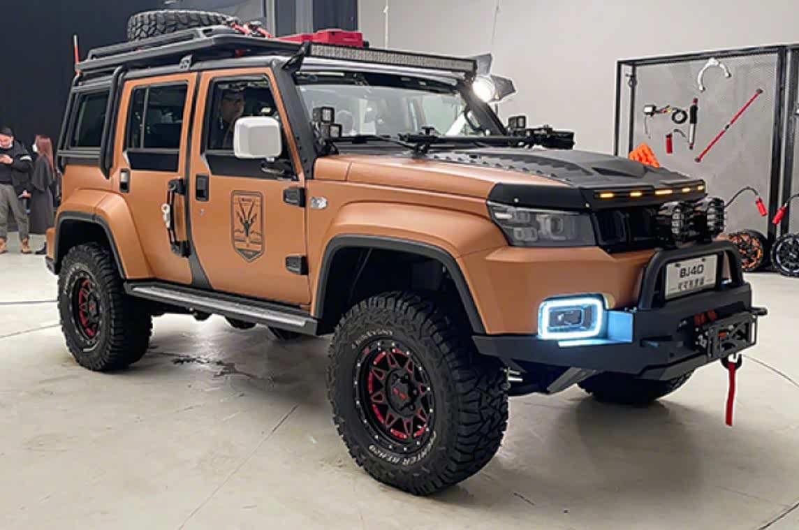 北汽抄作业成功，BJ40可可西里版实车，连工兵铲都配上了_车家号_发现车生活_汽车之家