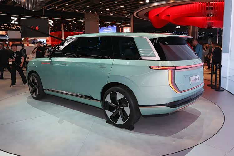 2025上海车展：红旗HS9 PHEV亮相，气场十足的大块头，配插电混动_车家号_发现车生活_汽车之家