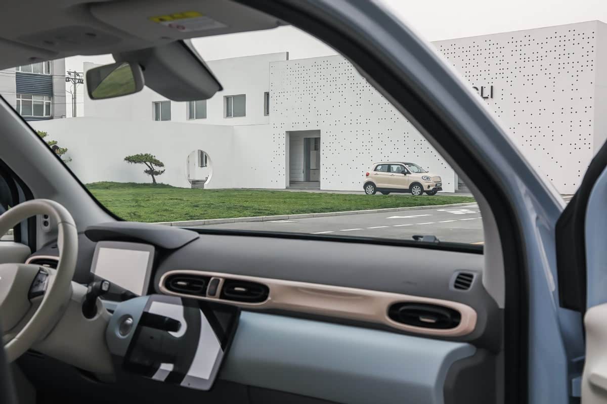 炽热夏日，冰川蓝绽放光彩：零跑T03与MINI EV的时尚较量_车家号_发现车生活_汽车之家