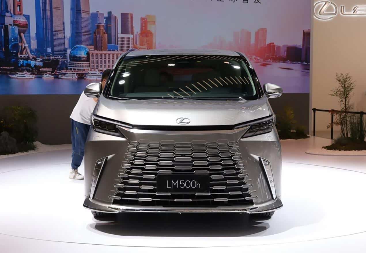 采用全新家族设计理念，全新雷克萨斯LM500h上海车展实拍图发布_车家号_发现车生活_汽车之家