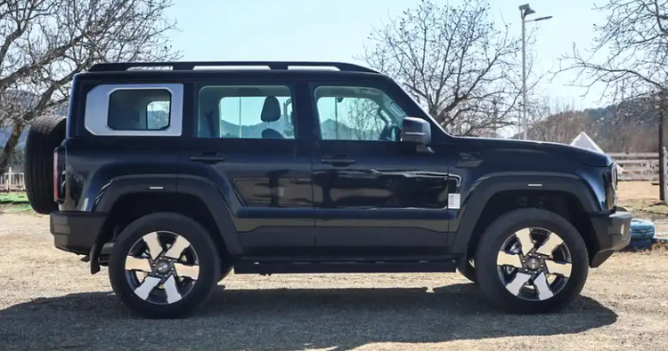 【文章】北京BJ40增程版来袭，548匹马力+152km纯电续航，油耗直接减半_车家号_汽车之家