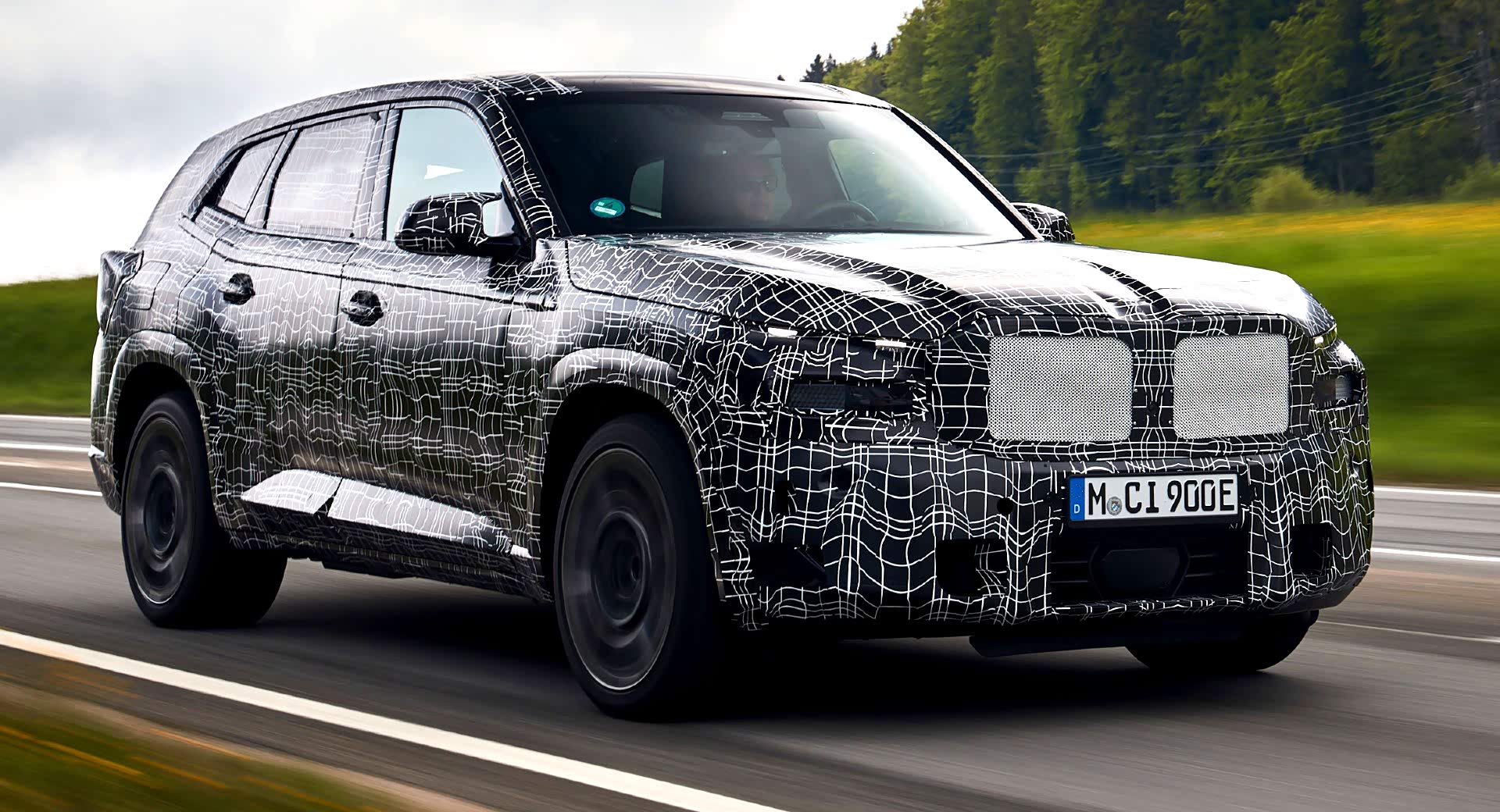 【文章】M系列新旗舰！BMW XM量产实车曝光，748马力，搭V8混动_车家号_汽车之家