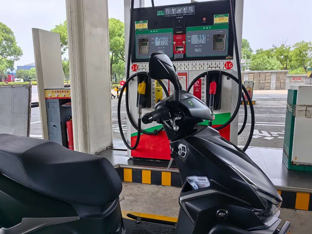 铃木UY125，QJ鸿125、豪爵AFR125三车动态横评_车家号_发现车生活_汽车之家