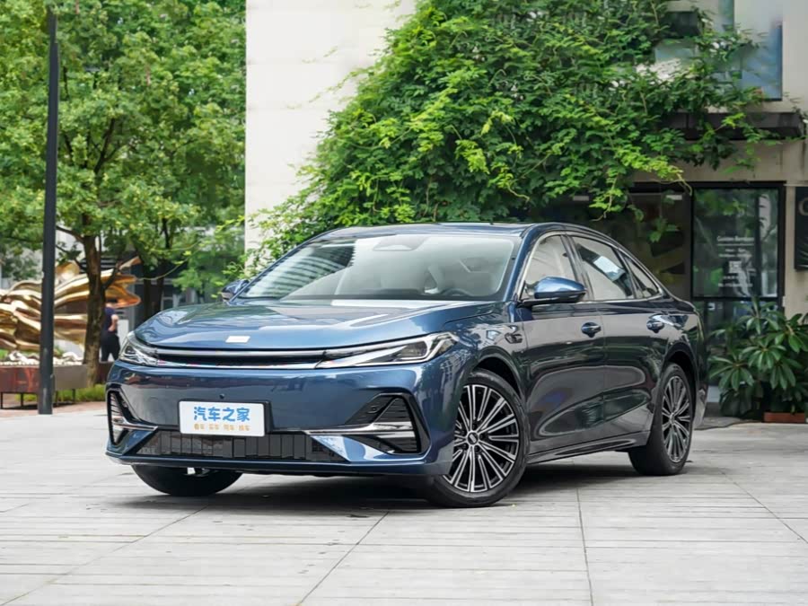 吉利下半年三箭齐发：银河A7/M9与豪越R7的市场破局战_车家号_发现车生活_汽车之家