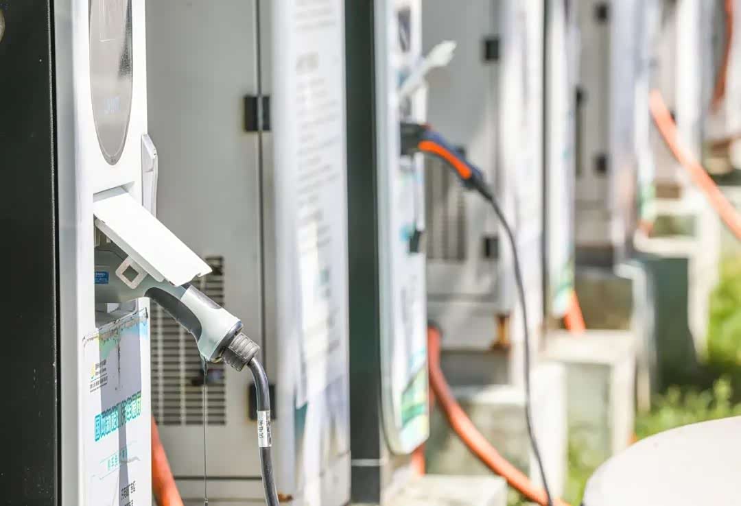 【文章】技术讨论：800V超快充下的Pyrofuse熔断设计_车家号_汽车之家