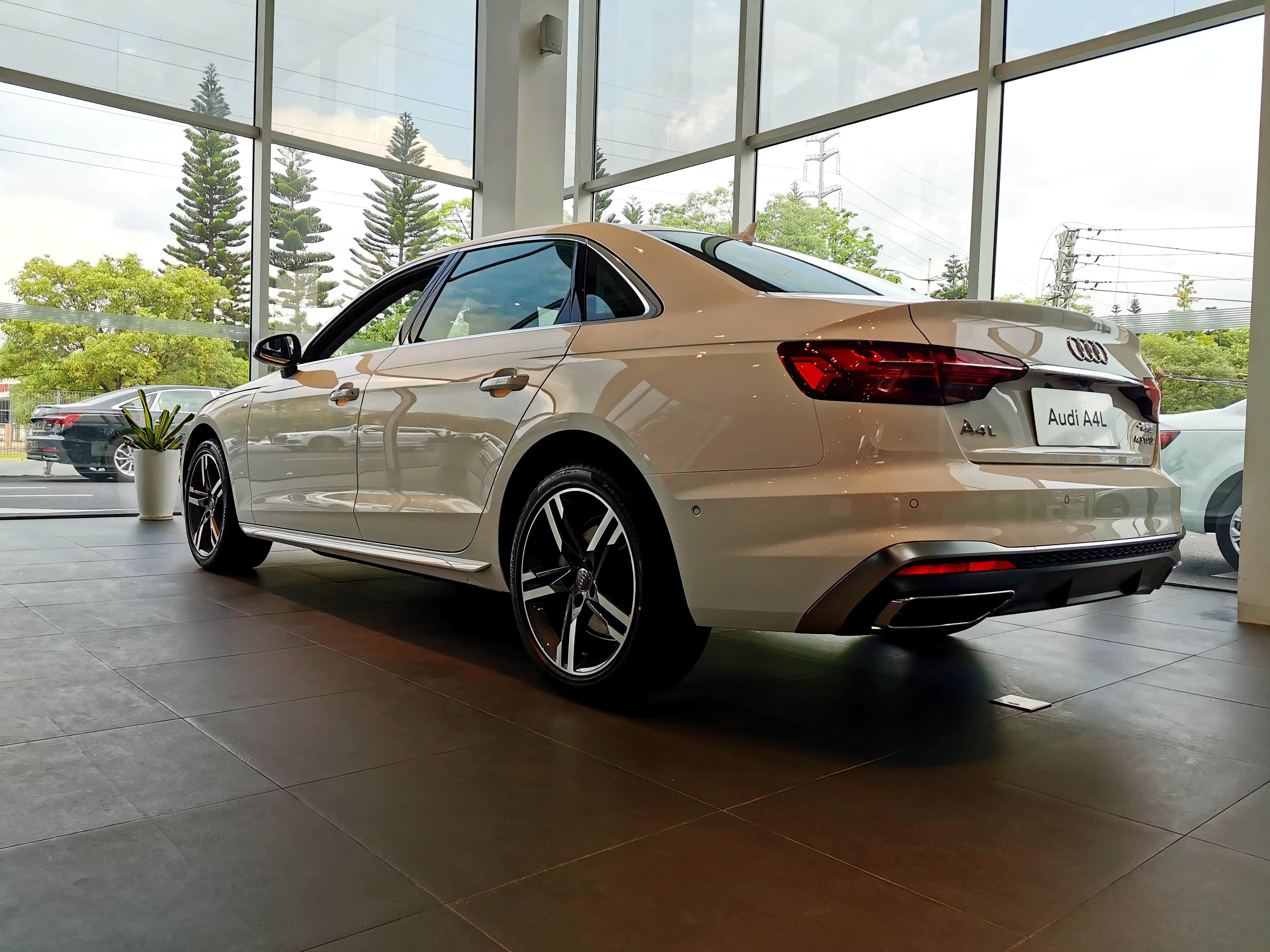 静态体验新款A4L，外观大气耐看，全系2.0T四缸，口碑同级第一_车家号_发现车生活_汽车之家