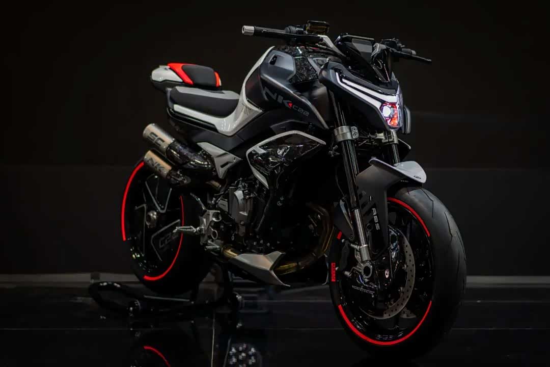 【文章】聚焦米兰车展丨CFMOTO多款新车亮相，极核概念车帅翻全场_车家号_汽车之家