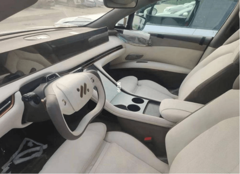 采用Yoke方向盘，智己LS7内饰谍照，酷炫吗？_车家号_发现车生活_汽车之家