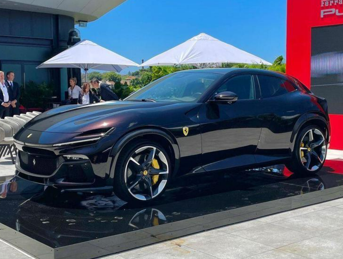 极致奢华的运动范，全新法拉利Purosangue实车图，黑武士更激进-达示数据