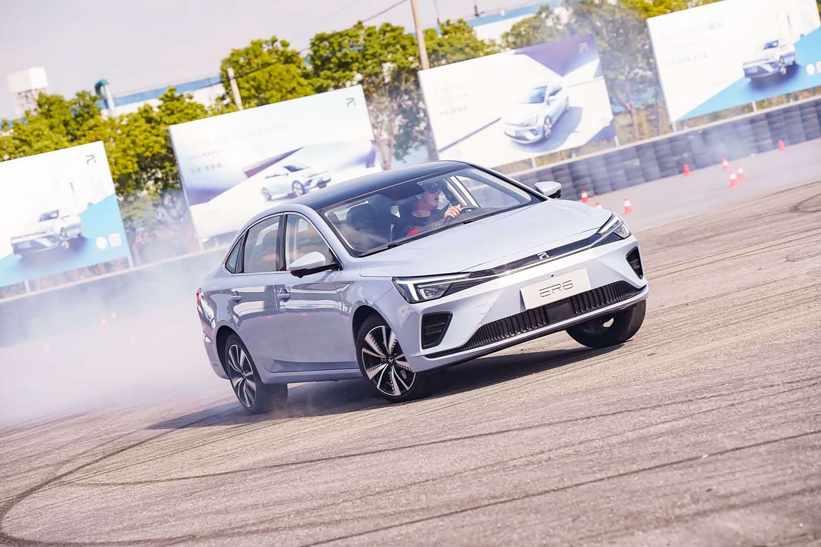 【视频】见识了上汽集团R汽车 ER6，这辆走中高端路线的电动车表现如何？_车家号_汽车之家