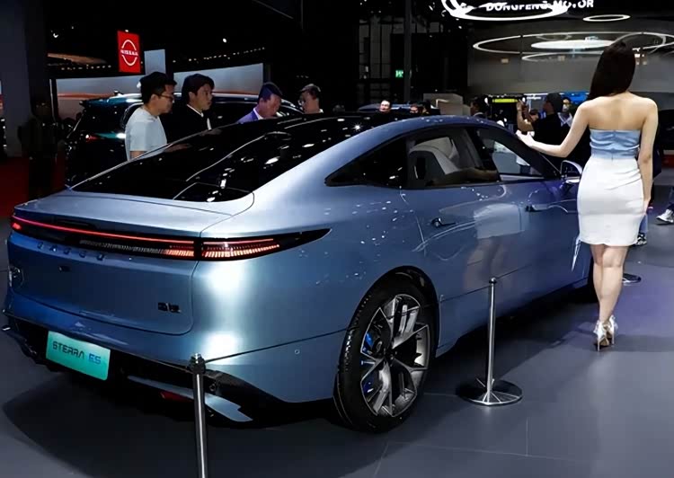 华为智界S7/长安启源A7/吉利银河E8，狭路相逢，谁强？_车家号_发现车生活_汽车之家