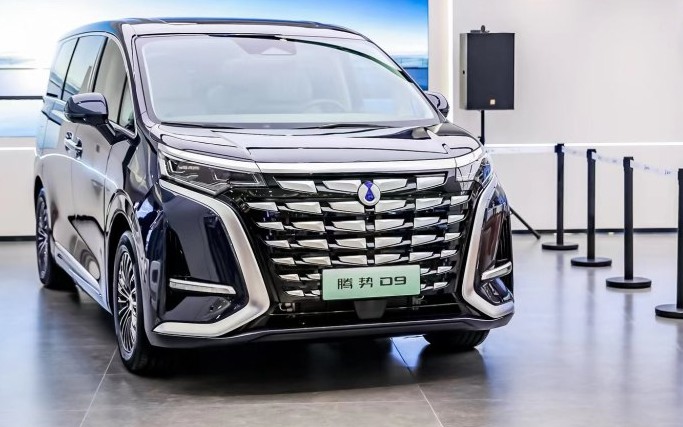 纯电中大型MPV新选择：腾势D9，车机系统智能，配车载冰箱，很值_车家号_发现车生活_汽车之家