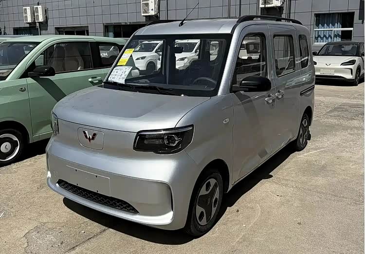 五菱之光EV 305km进取型到店，LED灯+双气囊，摊露营神器来啦！_车家号_发现车生活_汽车之家