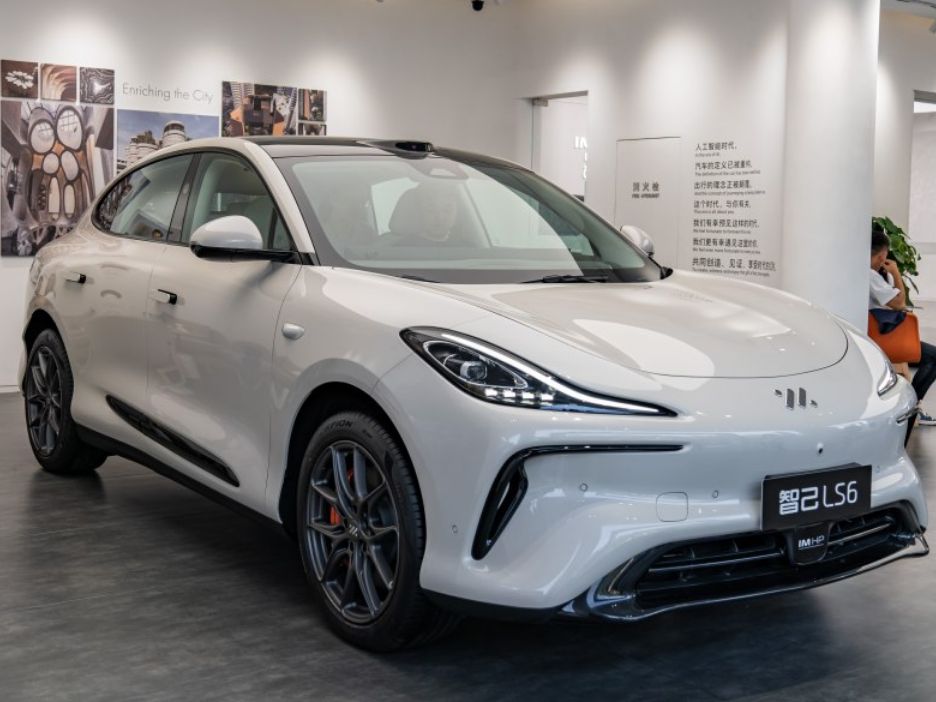 探店智己LS6，单月销量8158台，顶配续航702km提速3.48秒！_车家号_发现车生活_汽车之家