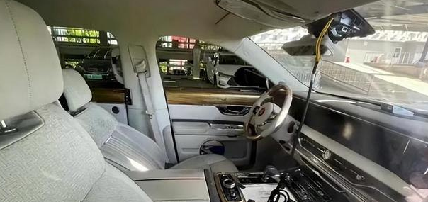 红旗全新旗舰N701实拍！配V6插混+超级联屏，地位超越L5_车家号_发现车生活_汽车之家