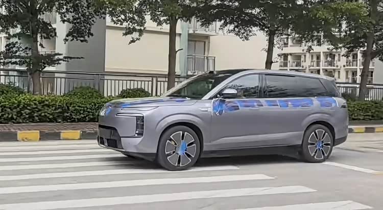 腾势N8L实车亮相：5200mm长大型SUV，6座+925马力超强劲_车家号_发现车生活_汽车之家