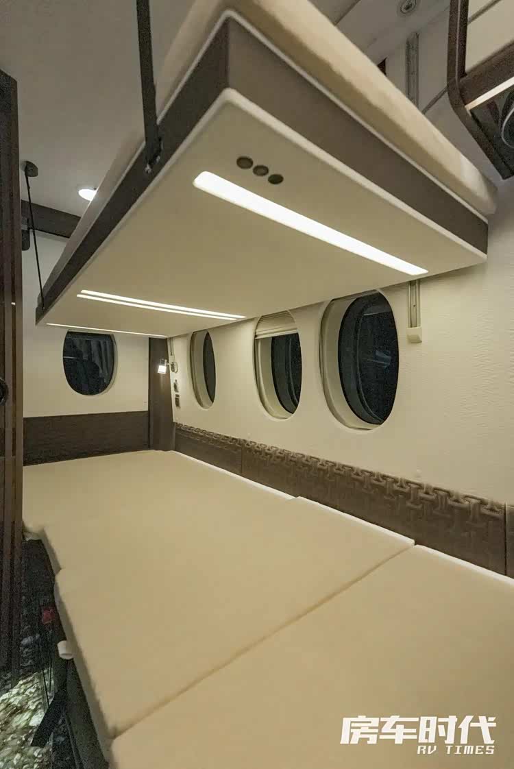 卫航全顺T8野兽公务舱 2.3T+8AT动力组合 双航空座椅布局_车家号_发现车生活_汽车之家