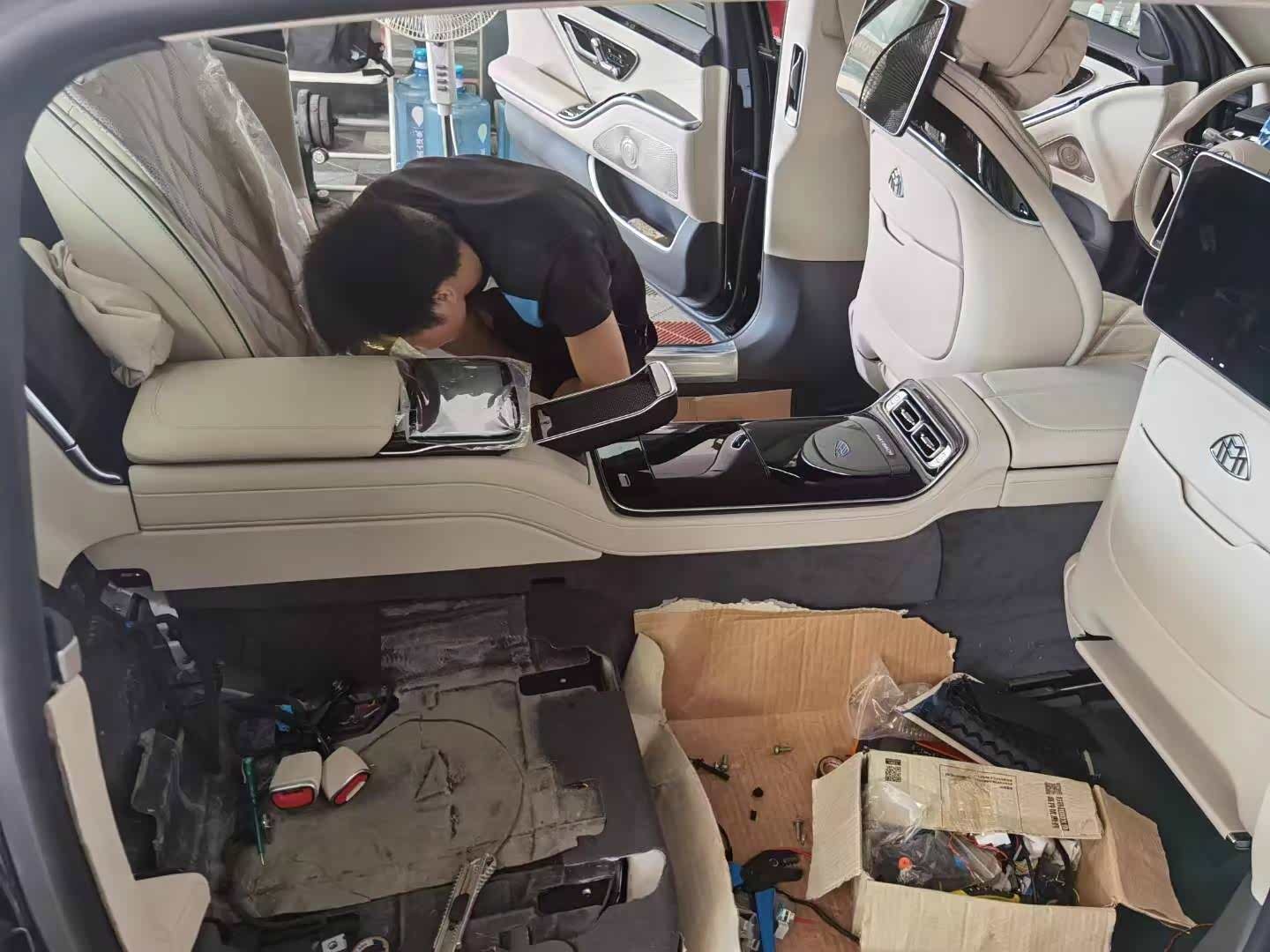 22款迈巴赫S480五座改四座带小桌板+升级全车钢琴烤漆桃木内饰板_车家号_发现车生活_汽车之家