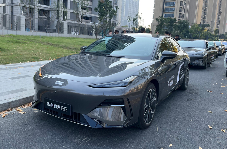 银河E8实车到店，大过汉EV配无框车门，搭646马力+800V超充_车家号_发现车生活_汽车之家