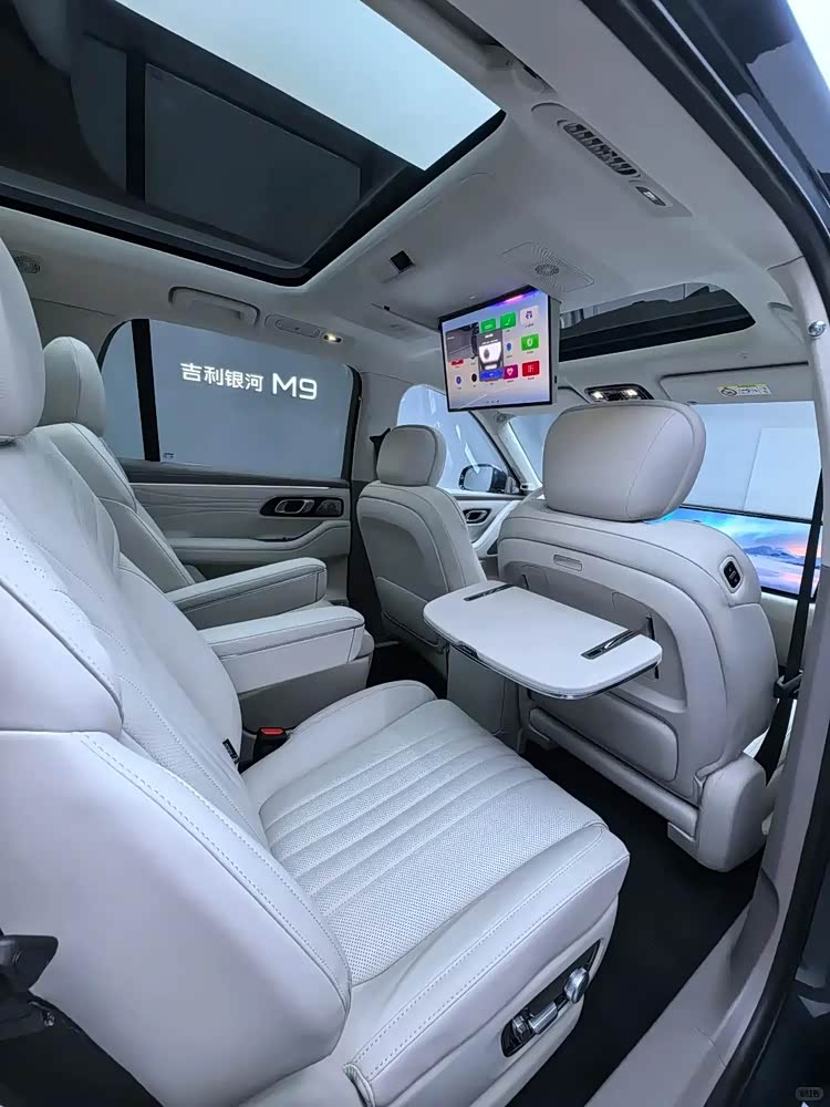 豪华六座新旗舰！吉利银河M9实车亮相：3030mm轴距+1500km续航_车家号_发现车生活_汽车之家