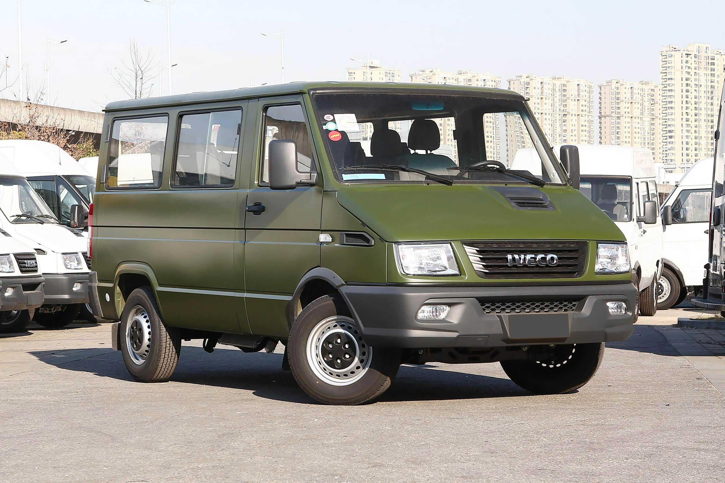 依维柯得意短轴低顶版实拍，7座，1+3+3布局，搭载2.5T柴油动力_车家号_发现车生活_汽车之家