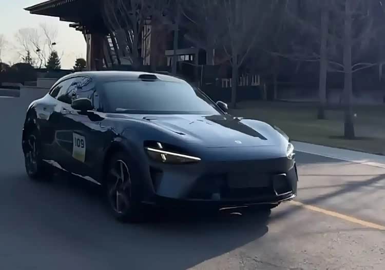 对标特斯拉Model Y？小米YU7实车图曝光，搭双电机动力，明年上市_车家号_发现车生活_汽车之家