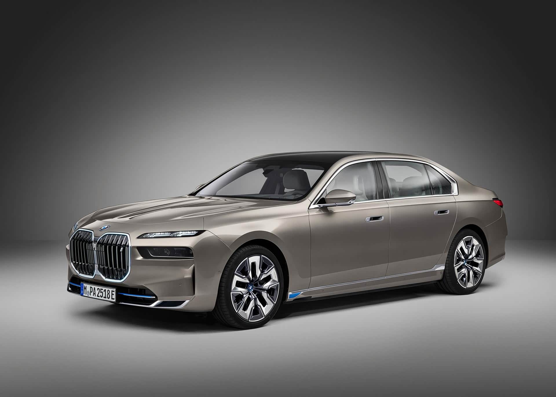 全新宝马i7正式发布 搭载分体式大灯/8K超宽屏_车家号_发现车生活_汽车之家