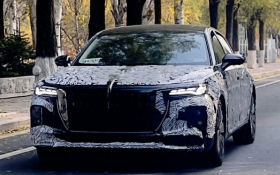 内饰微调！改款版“红旗H9”路试曝光，变速箱升级，搭采埃孚8AT_车家号_发现车生活_汽车之家