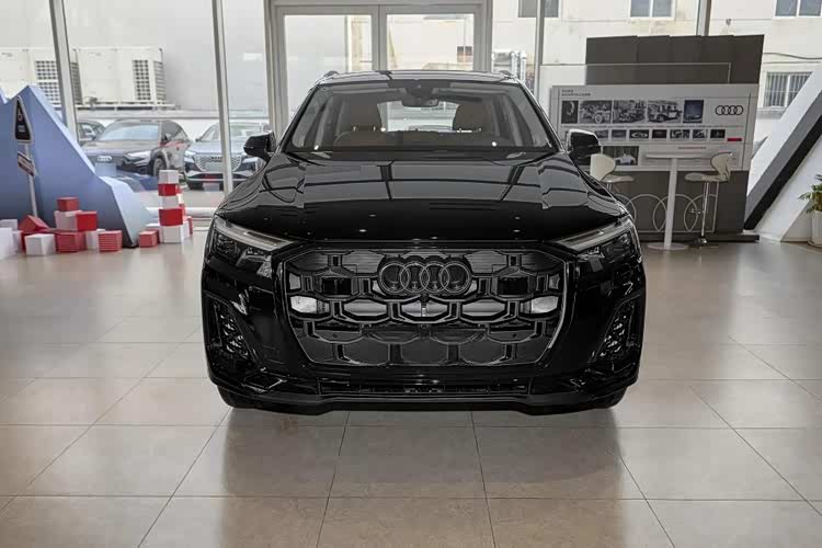 黑武士奥迪你怎么看？2025款奥迪Q7黑武士型到店，跟宝马比运动？_车家号_发现车生活_汽车之家