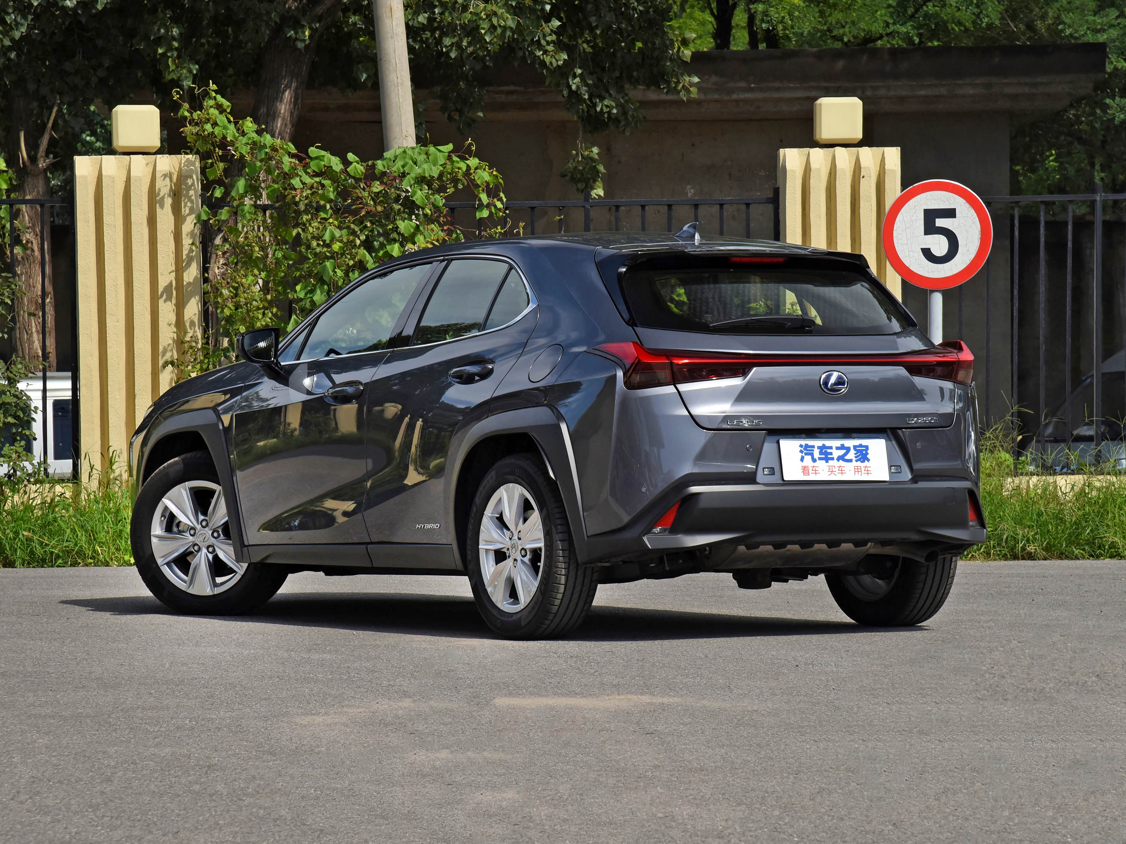 UX260H终于取代了CT200H，成为雷克萨斯最入门的混动车型_车家号_发现车生活_汽车之家