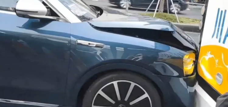 问界M9全国“首撞”！华为AEB再遭质疑，知情人透露事故真相_车家号_发现车生活_汽车之家