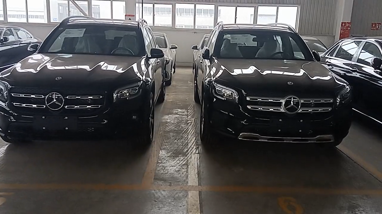 【视频】2022款奔驰GLB220四驱七座和奔驰GLB200两驱五座实拍对比欣赏！_车家号_汽车之家