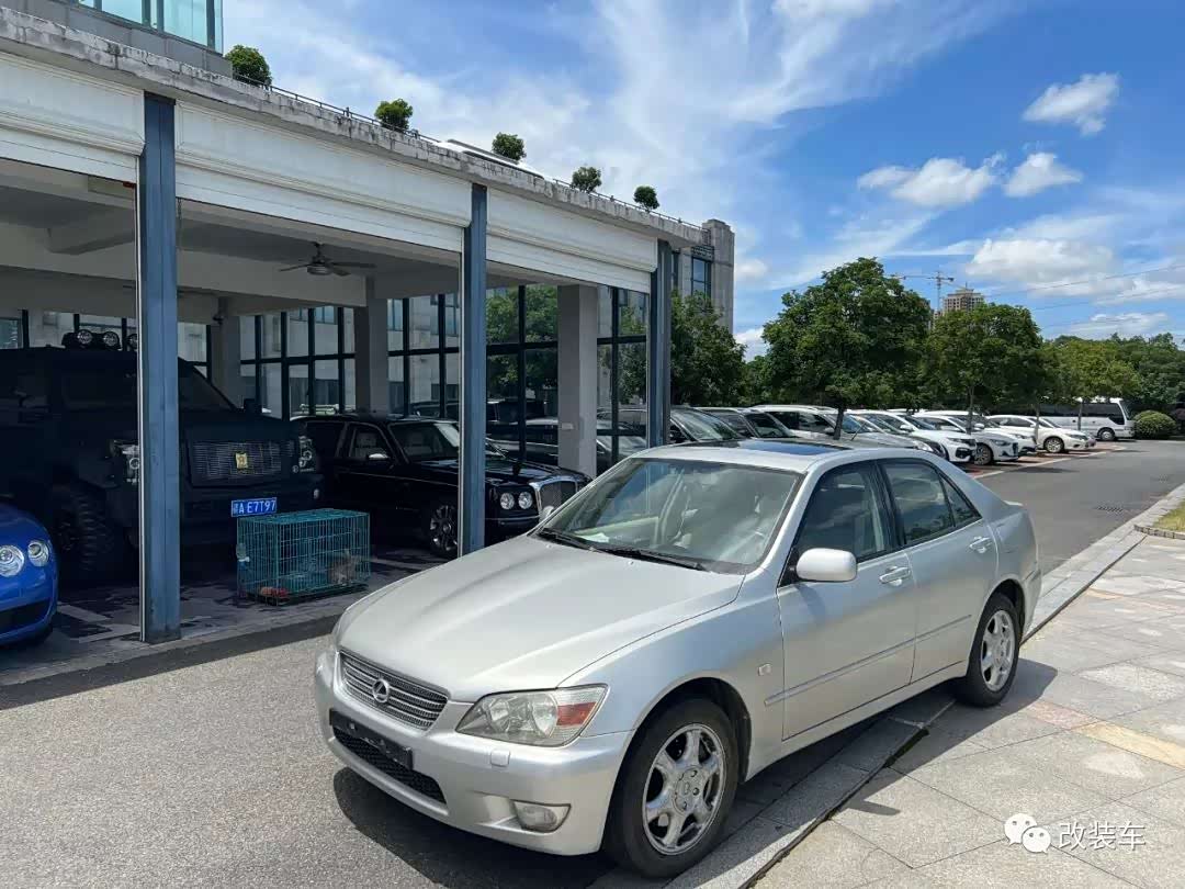 走街范雷克萨斯IS200咬地鲨，果然JDM与底盘灯才是最搭的_车家号_发现车生活_汽车之家