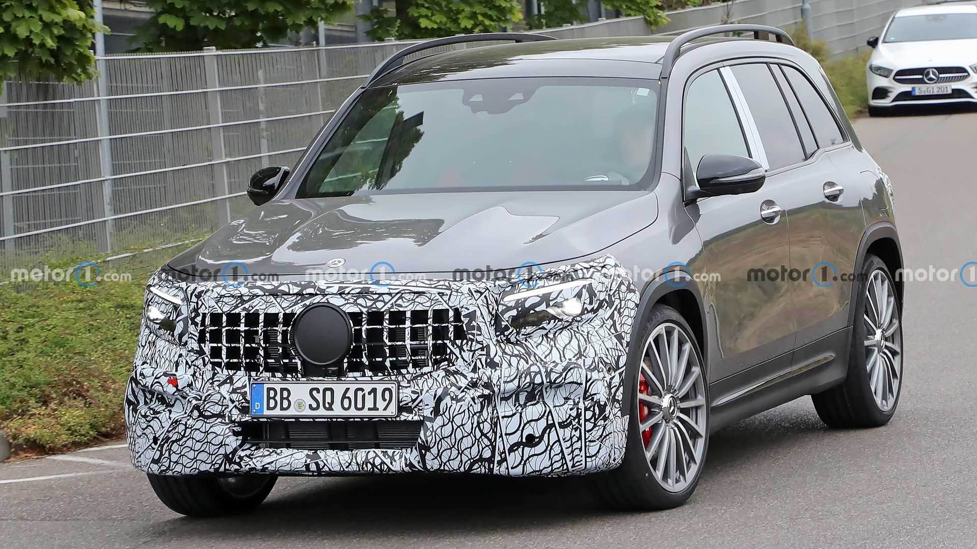 换装三角眼大灯，奔驰AMG GLB 35中期改款车型测试谍照曝光_车家号_发现车生活_汽车之家