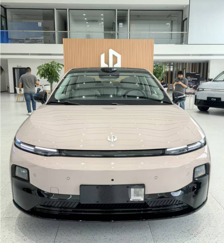 零跑 B01 实车到店，650km 续航 + 18 分钟快充的效率革命_车家号_发现车生活_汽车之家