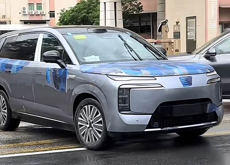 腾势N8L实车亮相：5200mm长大型SUV，6座+925马力超强劲_车家号_发现车生活_汽车之家