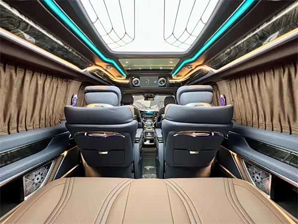 奔驰迈巴赫商务车，7座V260L高顶版，70w起_车家号_发现车生活_汽车之家