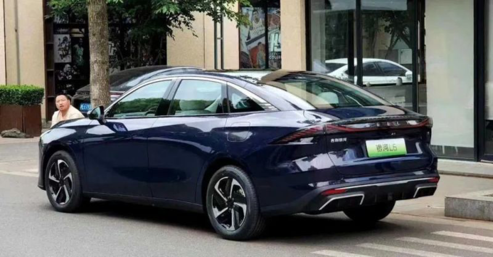 主打雷神电混动力 吉利银河L6实车曝光_车家号_发现车生活_汽车之家