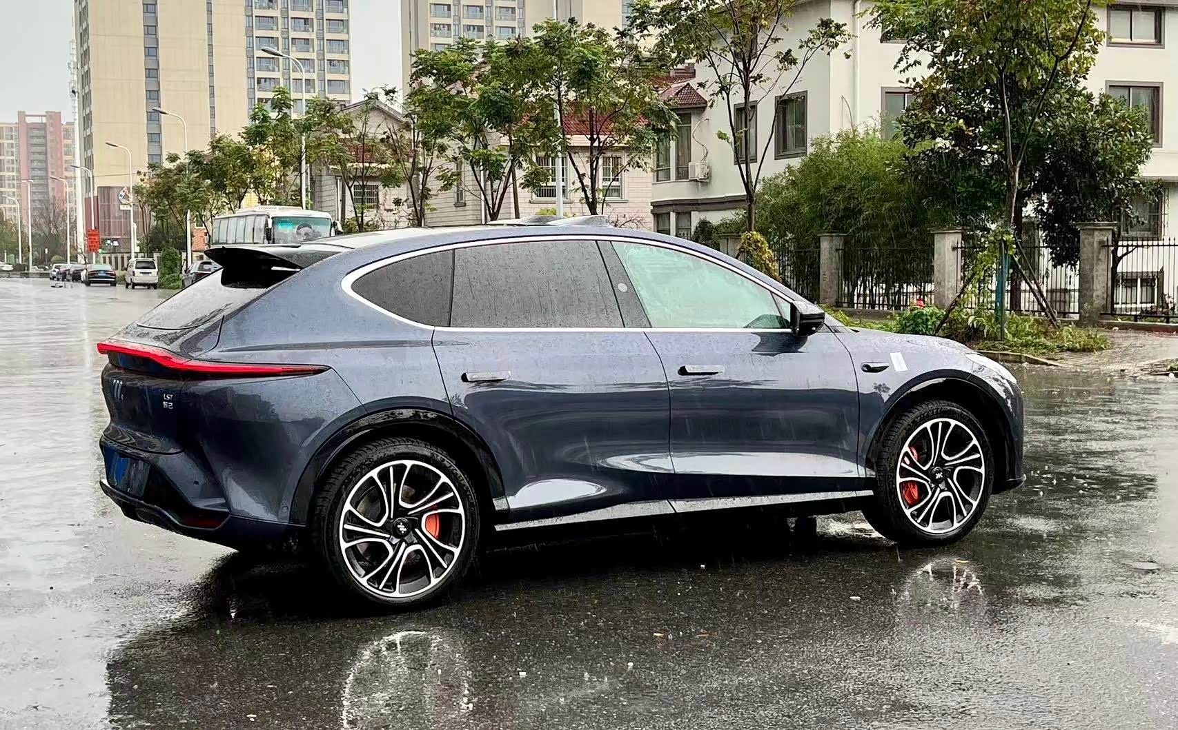 阿斯顿马丁DBX附体？智己LS7实车照曝光！_车家号_发现车生活_汽车之家