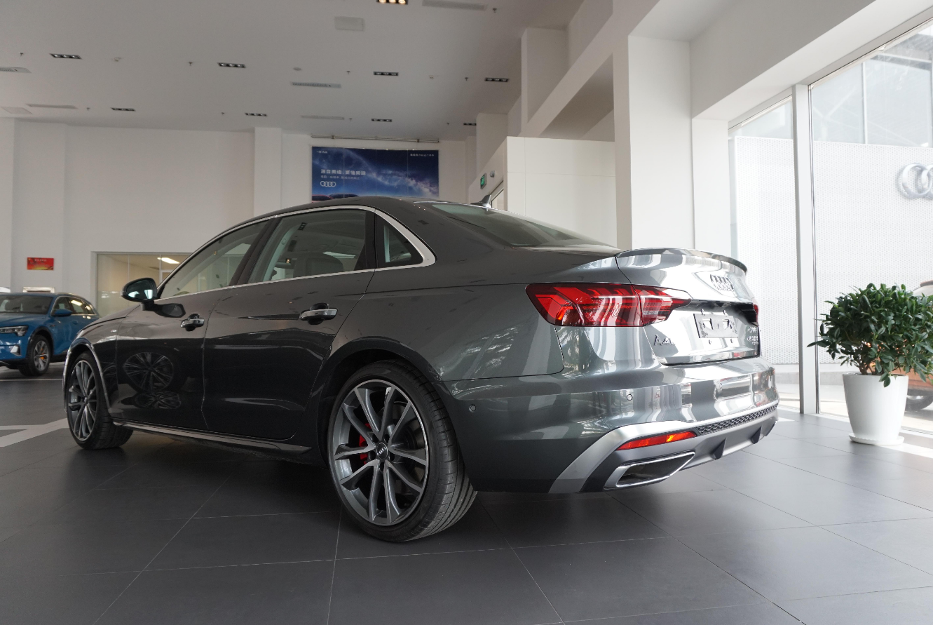 2023款奥迪A4L下月上市，配置升级，增星夜版，压力给到C级、3系_车家号_发现车生活_汽车之家