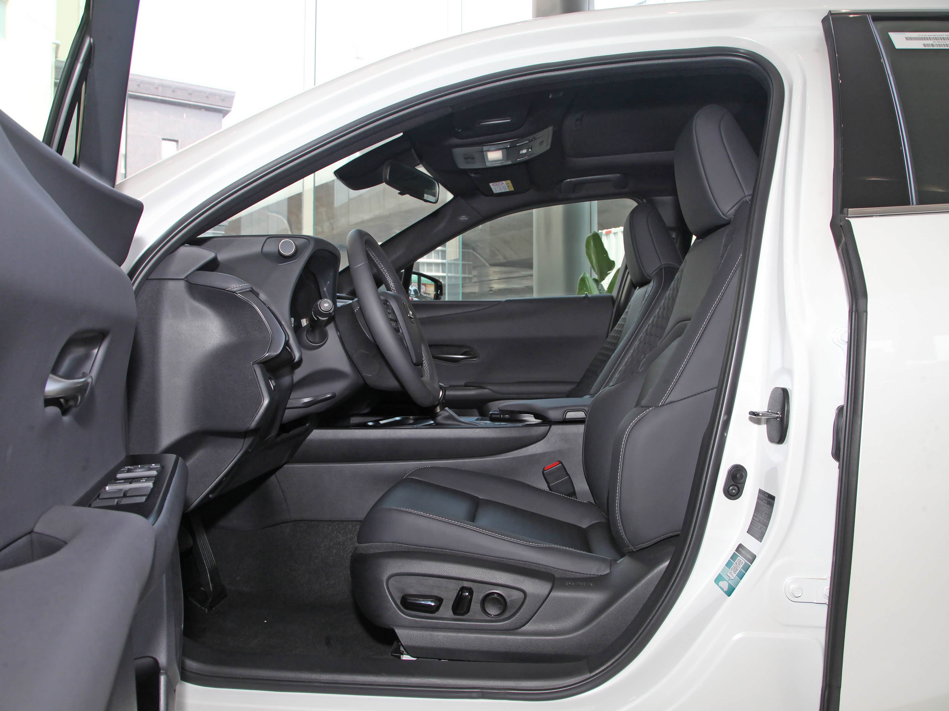 UX260H终于取代了CT200H，成为雷克萨斯最入门的混动车型_车家号_发现车生活_汽车之家