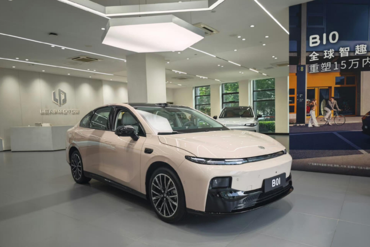 零跑 B01 实车到店，650km 续航 + 18 分钟快充的效率革命_车家号_发现车生活_汽车之家
