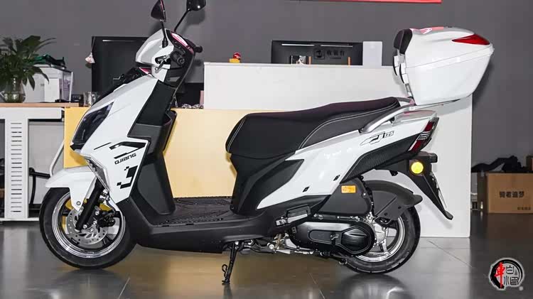 新车｜百公里油耗低至2L，钱江125代步通勤踏板TAN新增配色6980元_车家号_发现车生活_汽车之家