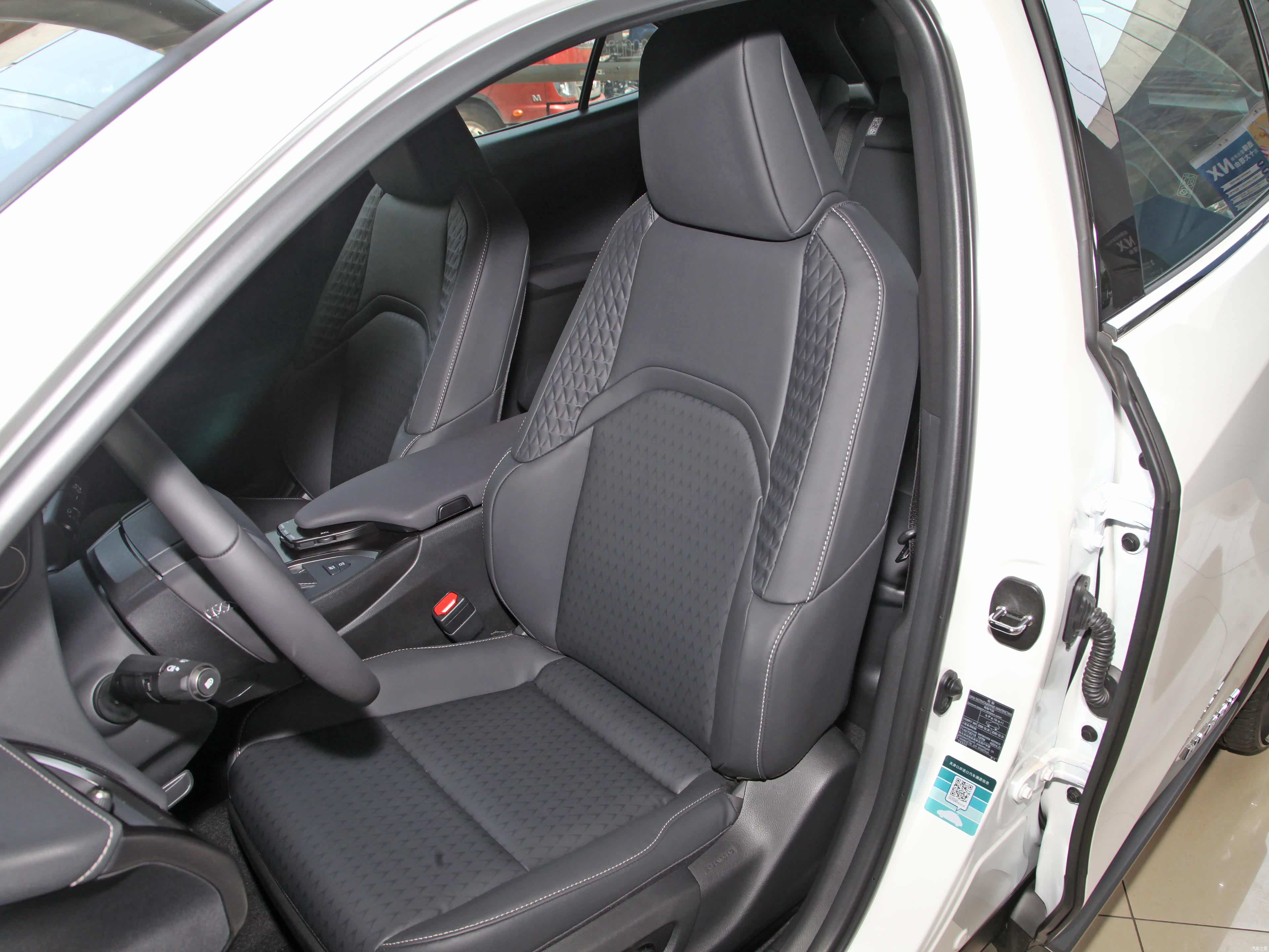 UX260H终于取代了CT200H，成为雷克萨斯最入门的混动车型_车家号_发现车生活_汽车之家