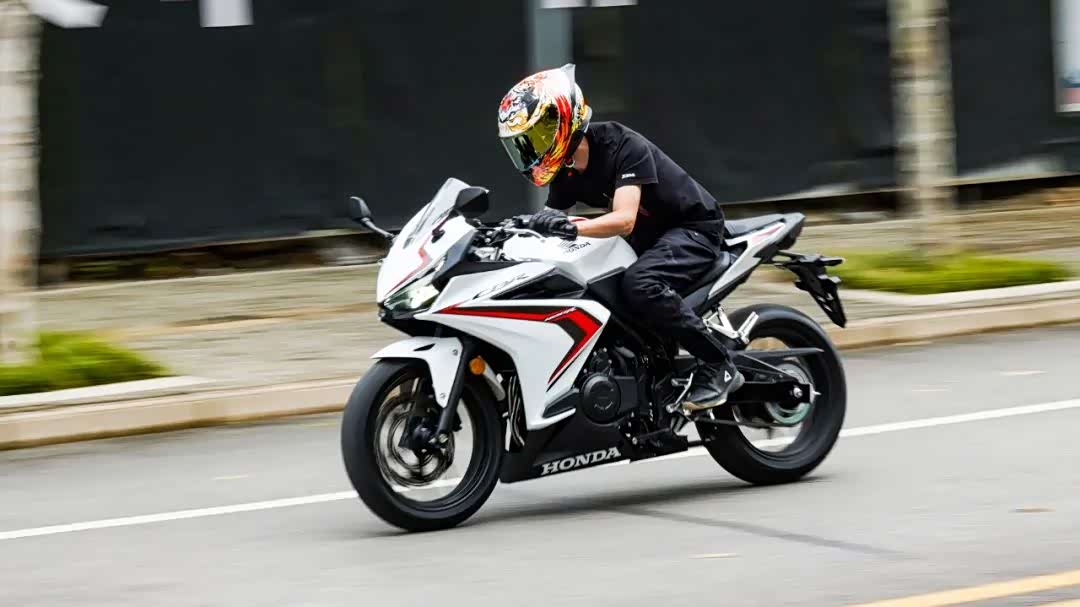 本田CBR400R试驾报告，更适合通勤的高颜值跑车_车家号_发现车生活_汽车之家