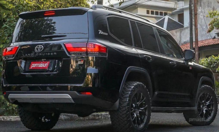 丰田“陆巡LC300 GR Sport”实车，原厂黑武士，搭载3.5L V6+10AT_车家号_发现车生活_汽车之家