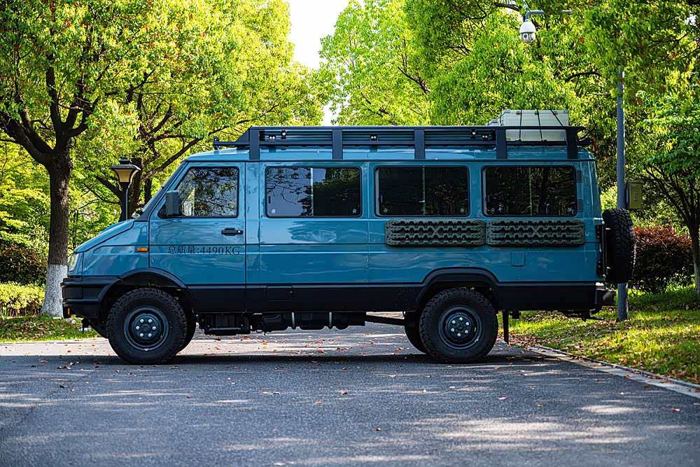 真硬派能越野，分时四驱，合资底盘！实拍新星依维柯NJ2045宿营车_车家号_发现车生活_汽车之家