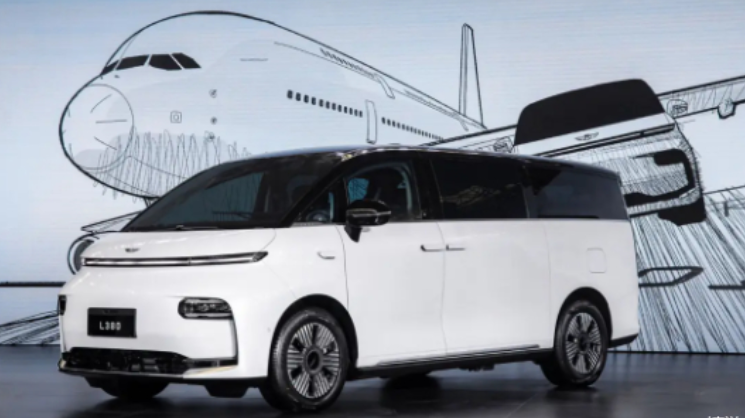 吉利LEVC L380实车图曝光，8座设计成亮点，与理想MEGA正面交锋？_车家号_发现车生活_汽车之家